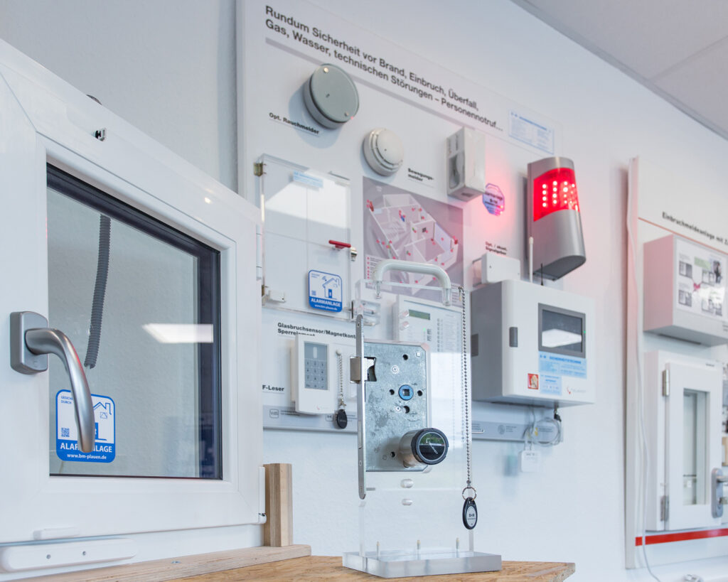 Lösungen für Zutrittskontrolle und Zeiterfassung - B+M Sicherheitstechnik Plauen